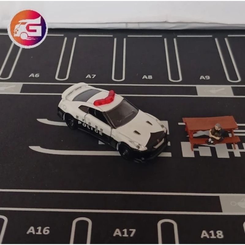 Jual Takara tomy nissan gt-r r35 police ( open door ) | Shopee Indonesia