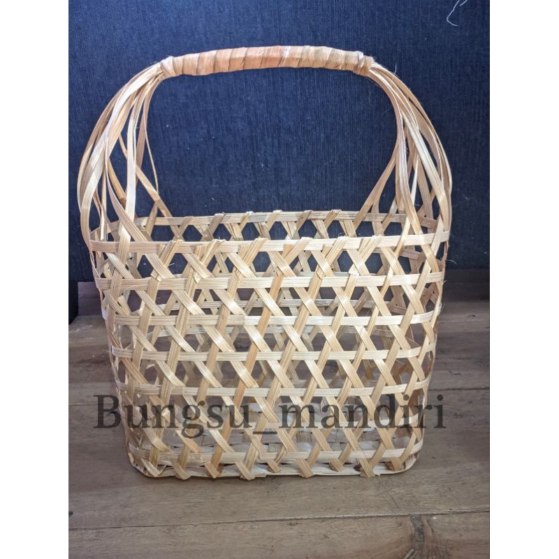 Jual Tas Keranjang Anyaman Bambu/ tas parcel anyaman bambu | Shopee ...