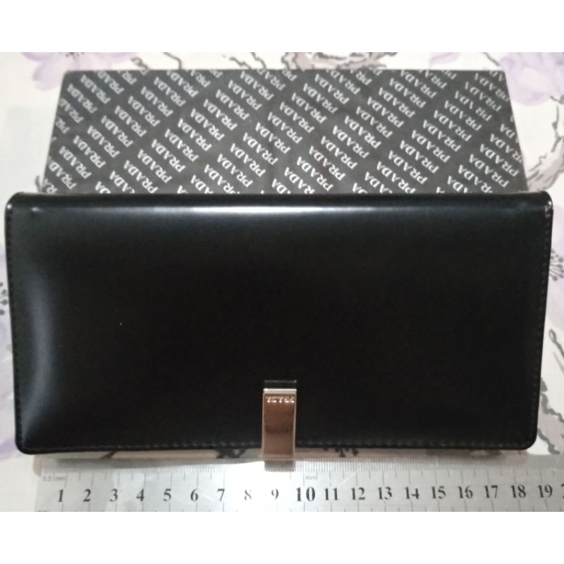 Jual Dompet lipat panjang merk PRADAa ( NOT ORIGINAL ) - code PDP 05 ...