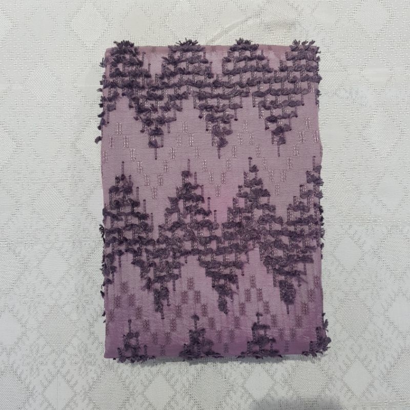 Jual KAIN TENUN SUTERA BULU SEWARNA MOTIF ZIGZAG TENUN Isam 100% ASLI ...