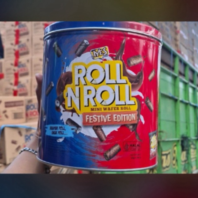Jual Iyes Roll n Roll Wafer Kaleng | Shopee Indonesia