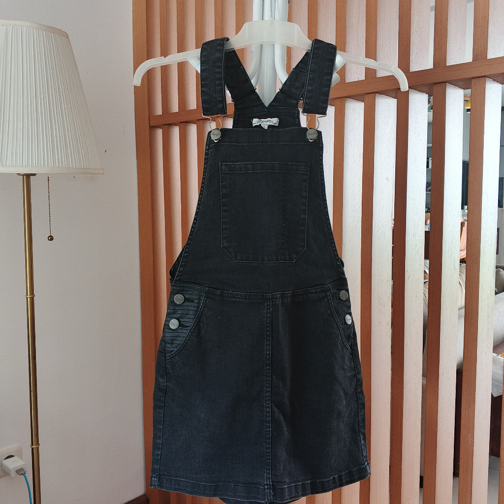 Jual Preloved (like New) Original Wrangler overall rok jeans S (no ...