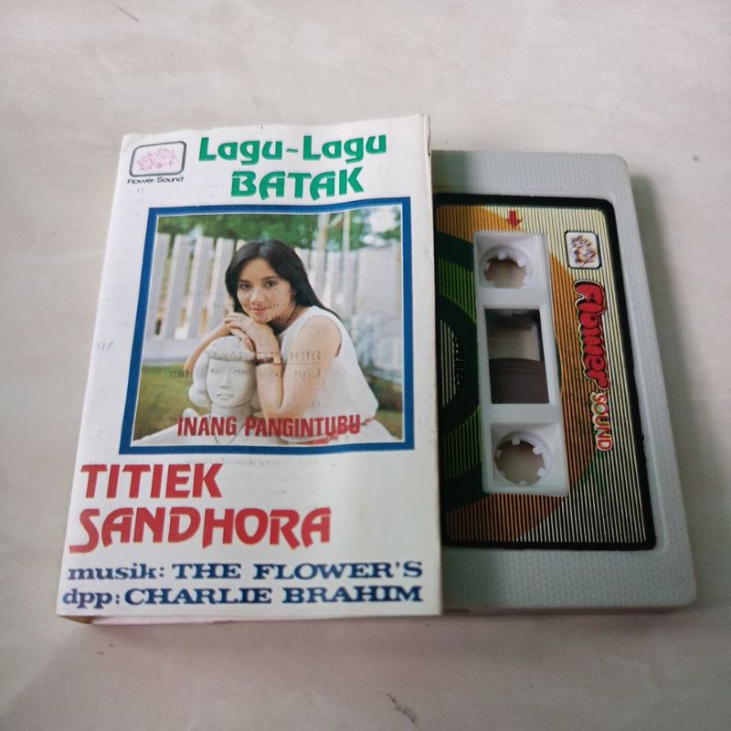 Jual KASET TITIEK SANDHORA LAGU LAGU BATAK INANG PANGITUBU AHA DOPE ...