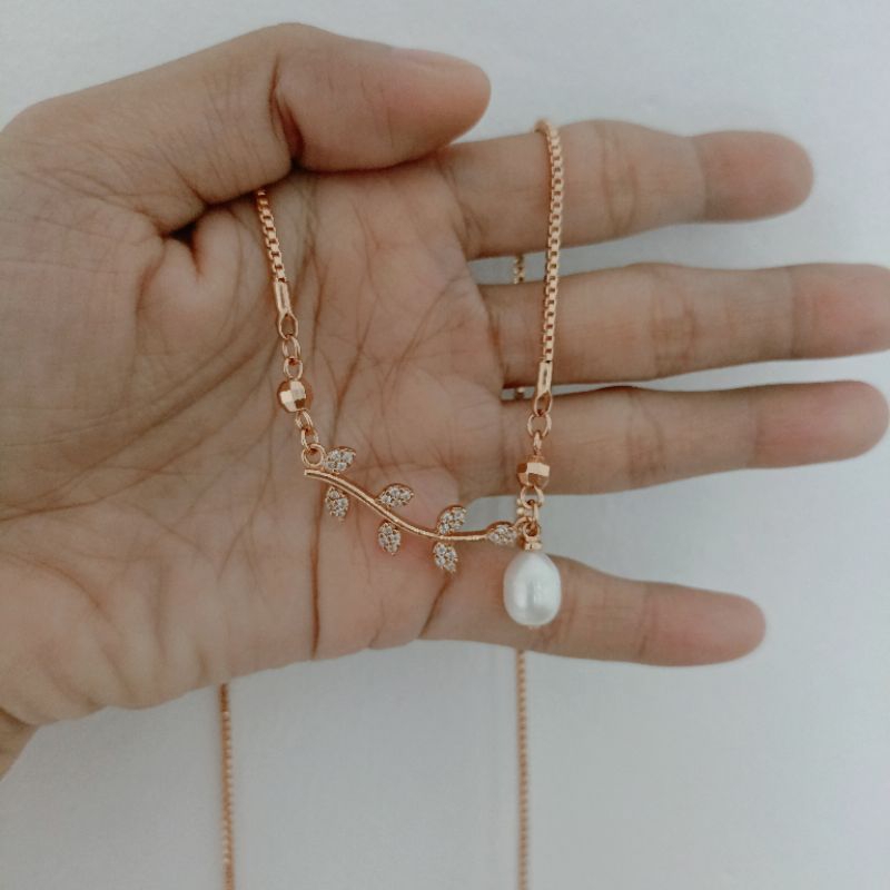 Jual Kalung Liontin Terbaru Mutiara Air Tawar Model Daun | Shopee Indonesia