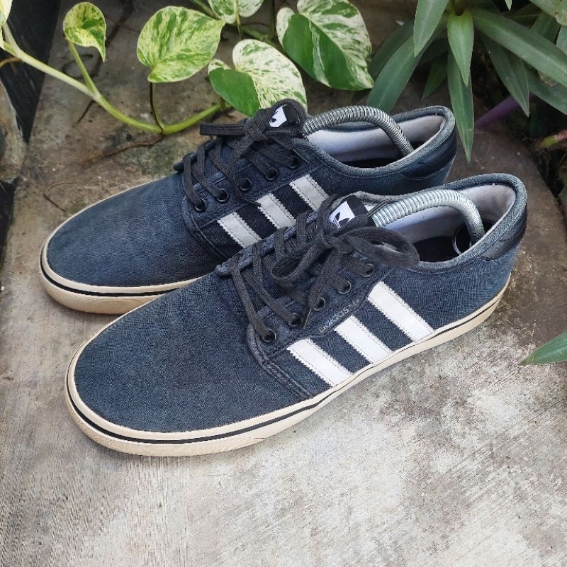 Jual sepatu sneakers second adidas size 42,3(27cm) | Shopee Indonesia