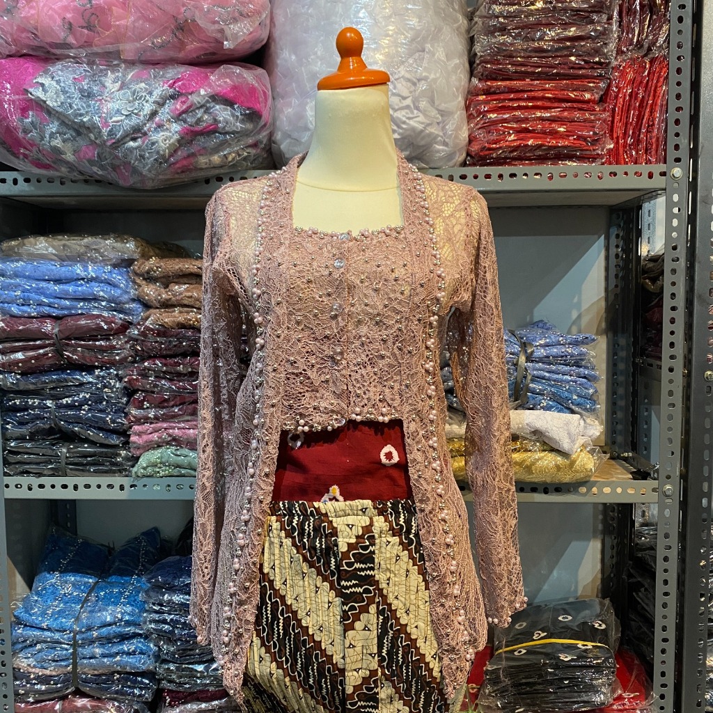 Jual Kebaya Mutiara Brokat Kutu Baru Modern Kancing Tengah Rose Gold ...