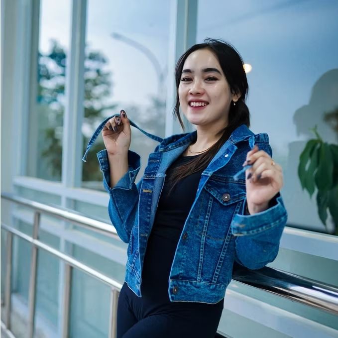 Jual AMELO - Jaket Jeans Oversize Blue Sandwash Hoodie Denim | Shopee ...