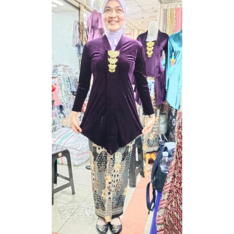 Jual KEBAYA BLUDRU PREMIUM BURGUNDY KARTINI WISUDA dan PESTA - BROSS ...
