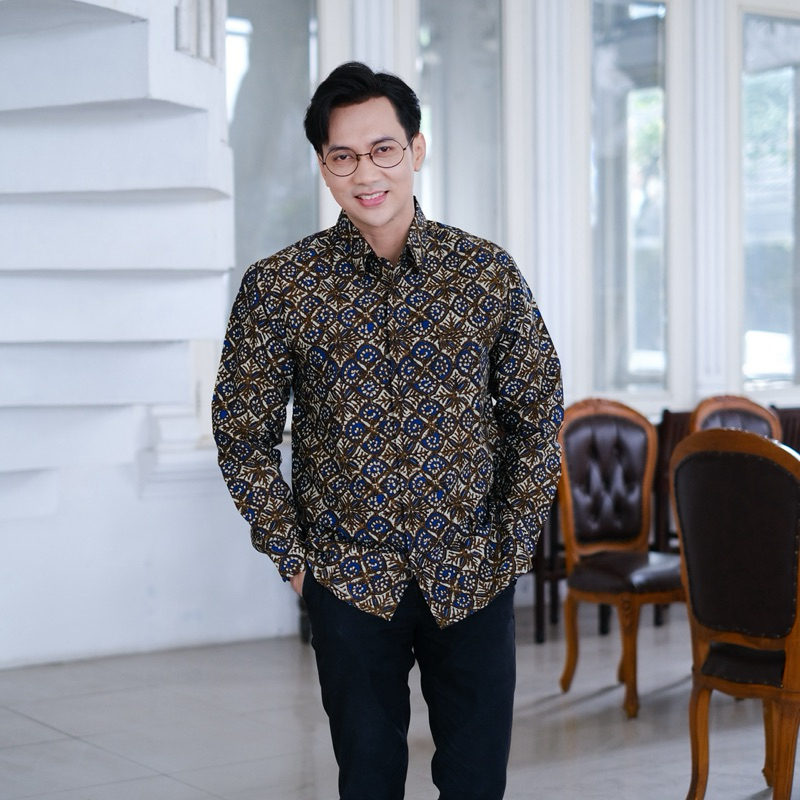Jual Kemeja Batik Pria Katun Klasik Remekan Indigo x Sogan | Shopee ...