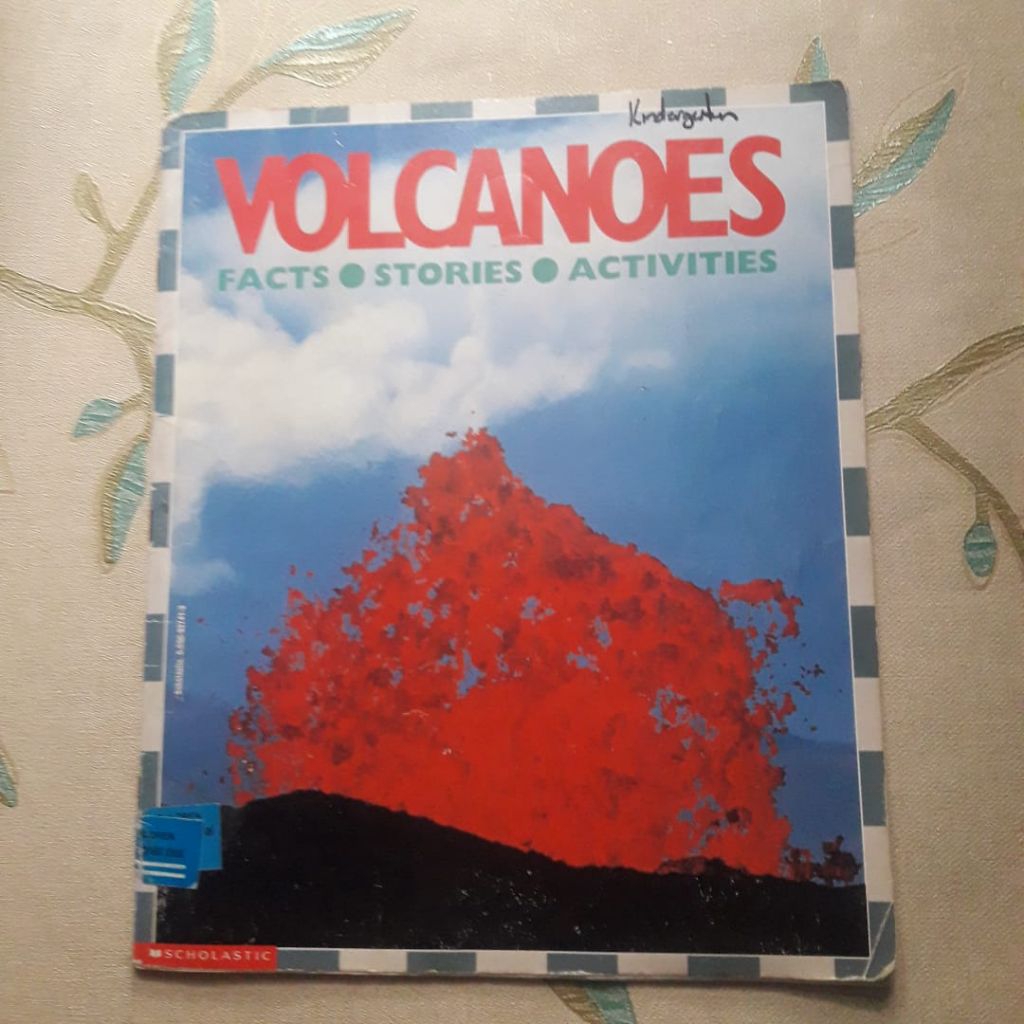 Jual Volcanoes, facts stories activities | Shopee Indonesia