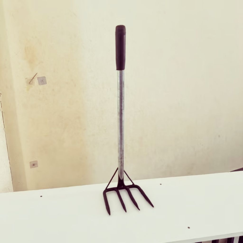 Jual garpu taman gigi 4 pipa besi - garuk berkebun rumput kering sampah ...