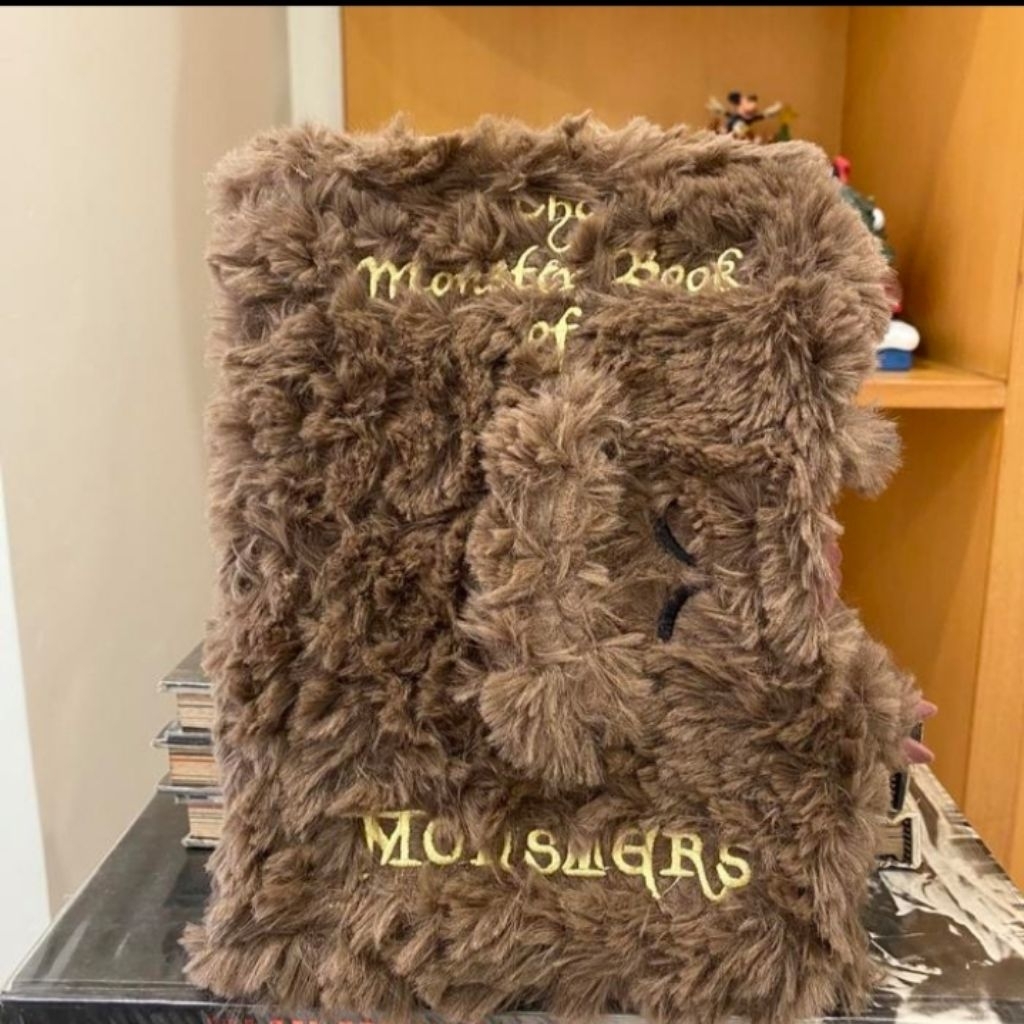 Jual Harry Potter - Book of Monster - Collector's Edition Plus Display ...