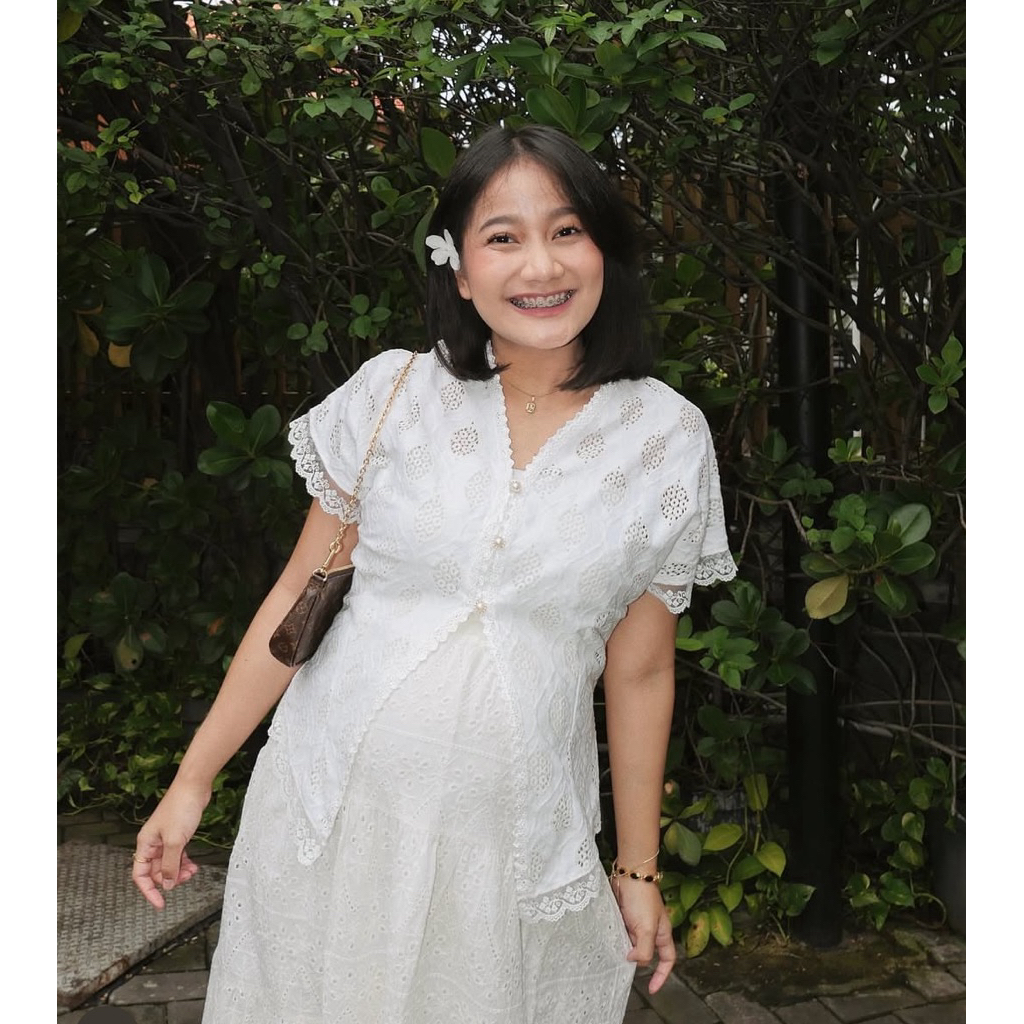 Jual AURORA KEBAYA MODERN BLOUSE ATASAN RENDA OUTER | Shopee Indonesia