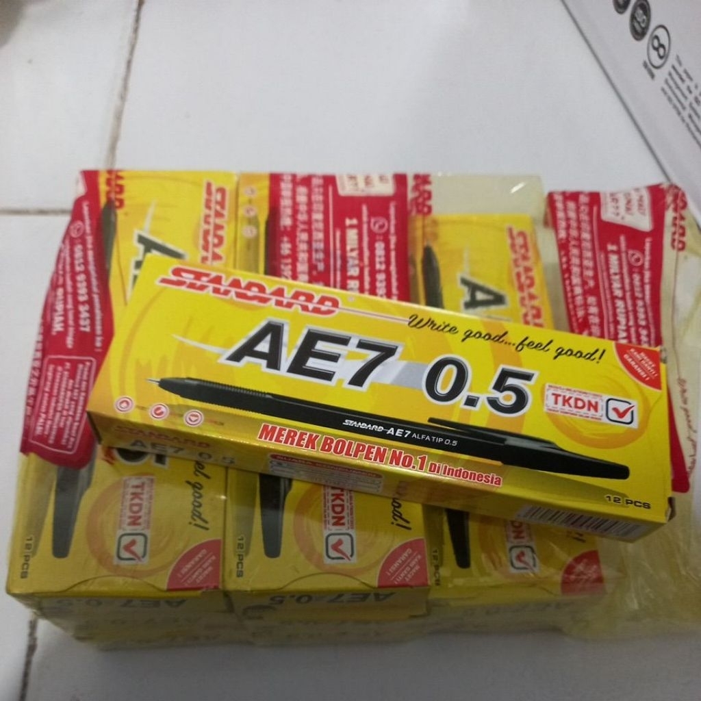 Jual Pulpen Ballpoint Bollpen STANDARD Pen Standart AE7 HITAM 0.5mm ORIGINAL isi 12pcs | Shopee ...