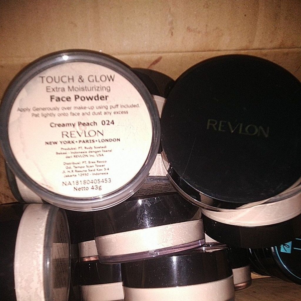 Jual REVLON touch & glow Face powder cream peach 024 netto 43g ( tanpadus) | Shopee Indonesia
