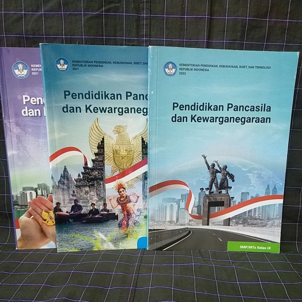 Jual buku pelajaran pendidikan Pancasila dan kewarganegaraan untuk SMP kelas 7,8,9 kurikulum ...