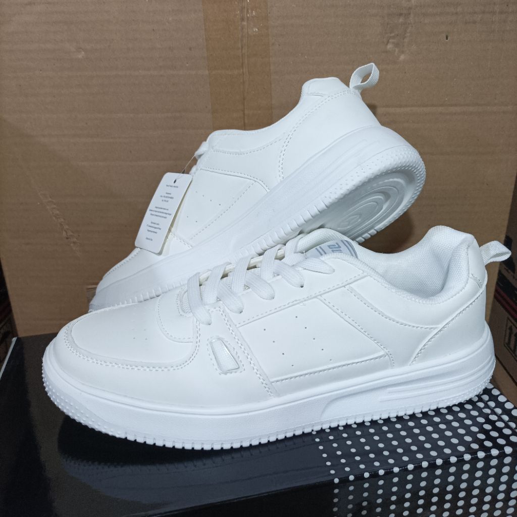 Jual sepatu sneaker pria merk Duff original raiden hitam polos putih ...