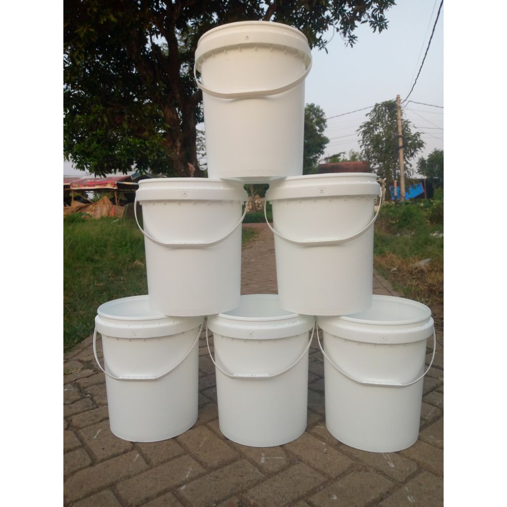 Jual Ember cat 25kg polos putih bersih anti pecah | Shopee Indonesia