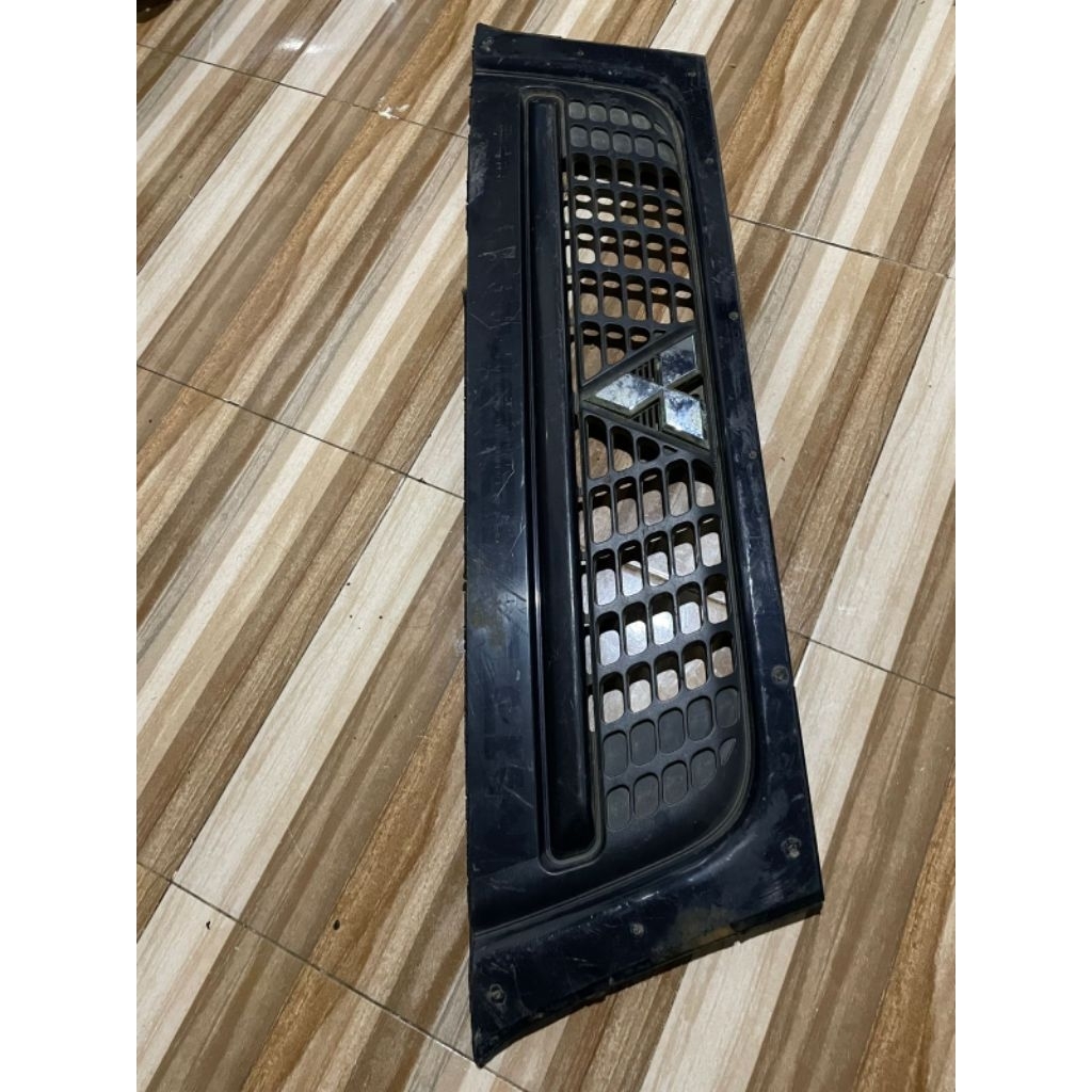 Jual Gril canter Mitsubishi canter 110 Ps 125 PS Second | Shopee Indonesia