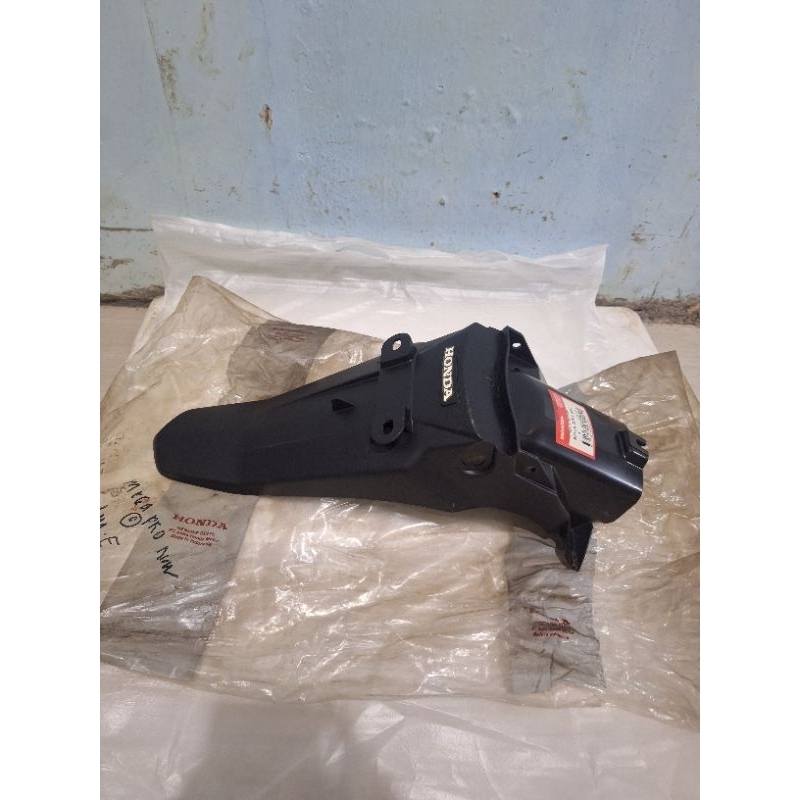 Jual spakbor slebor belakang honda megapro MP primus karbu original ahm ...