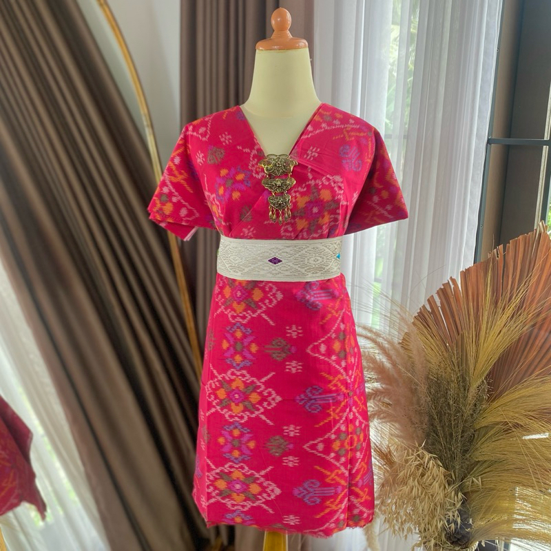 Jual KAIN TENUN ENDEK KHAS BALI MOTIF PATRA ANTIK MERAH PINK GRINGSING ...