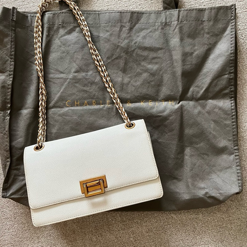 Jual [Preloved] CHARLES & KEITH - Tas Putih Everline Braided Strap ...