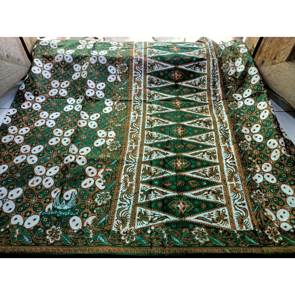 Jual SARUNG BATIK LAR GURDA ORIGINAL KESIK WARNA | Shopee Indonesia
