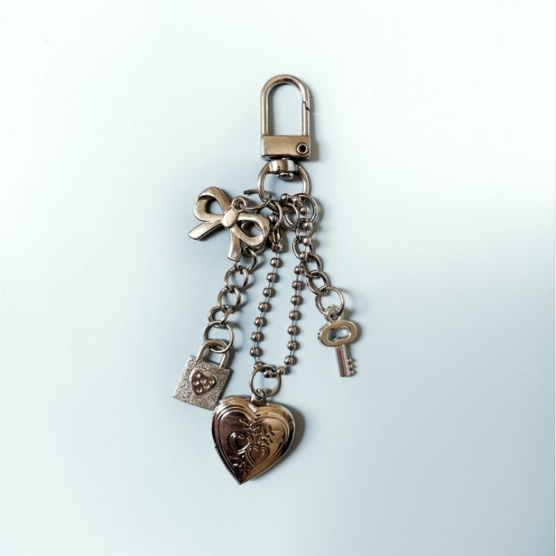 Jual keychain locket heart 3cm (custom foto)/ heart locket/liontin love ...