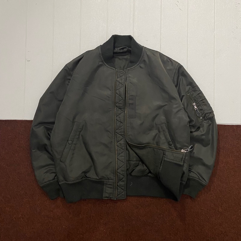 Jual boomber GU uniqlo size L | Shopee Indonesia