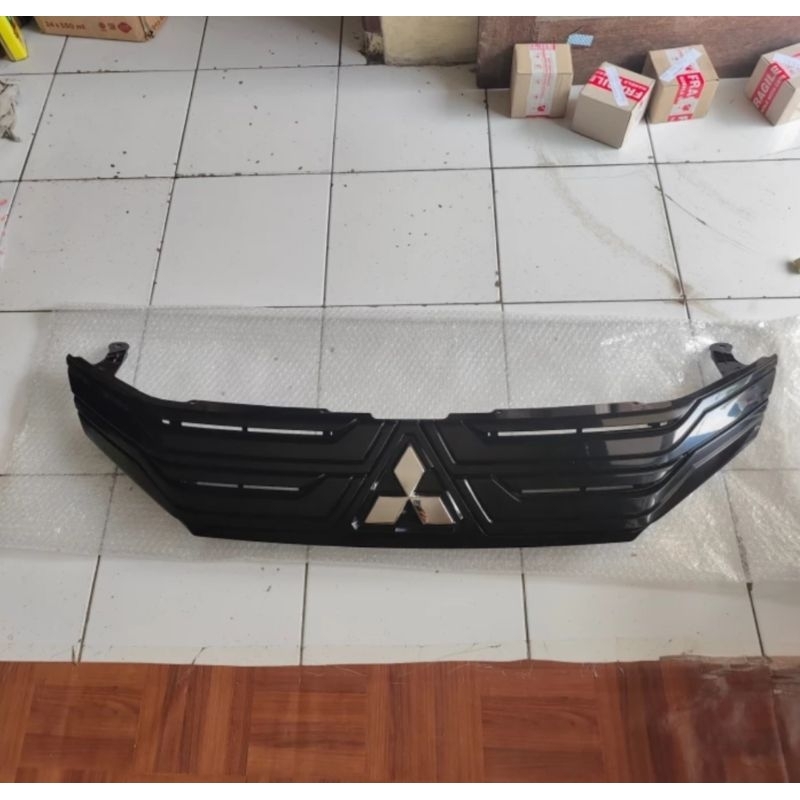 Jual Grill Grille Mitsubishi Xpander asli Original | Shopee Indonesia