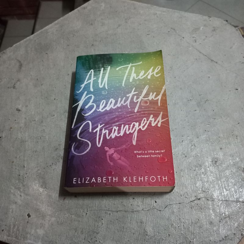 Jual Novel au there beautiful strangers-elizabeth klehfoth | Shopee ...