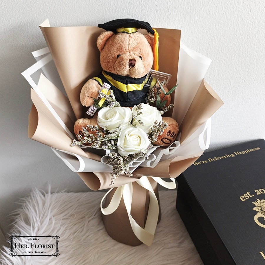 Jual HER.FLORIST [DOLL] Buket Graduasi Terlaris Bunga Sabun & Boneka ...