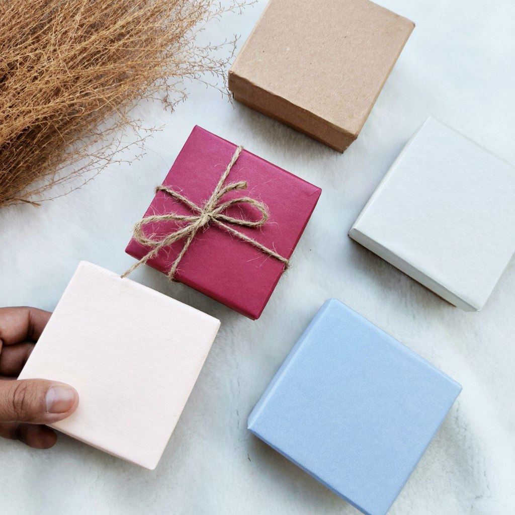 Jual 8x8x3 cm Hardbox packing premium / gift box untuk hadiah | Shopee ...