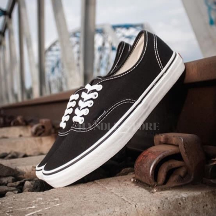 Jual Sepatu Casual Old Skool Classic Black White Sneakers Kasual ...