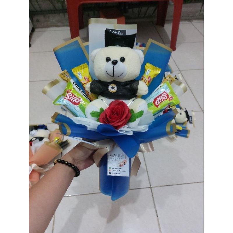 Jual buket jajan wisuda / buket boneka wisuda / buket wisuda | Shopee ...