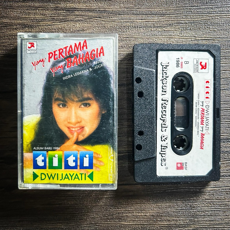 Jual Kaset Titi Dwijayati/Titi Dj - Yang Pertama Yang Bahagia | Shopee Indonesia