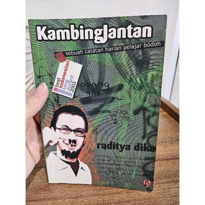 Jual (preloved) Raditya Dika - Kambing Jantan - Babi Ngesot - buku ...