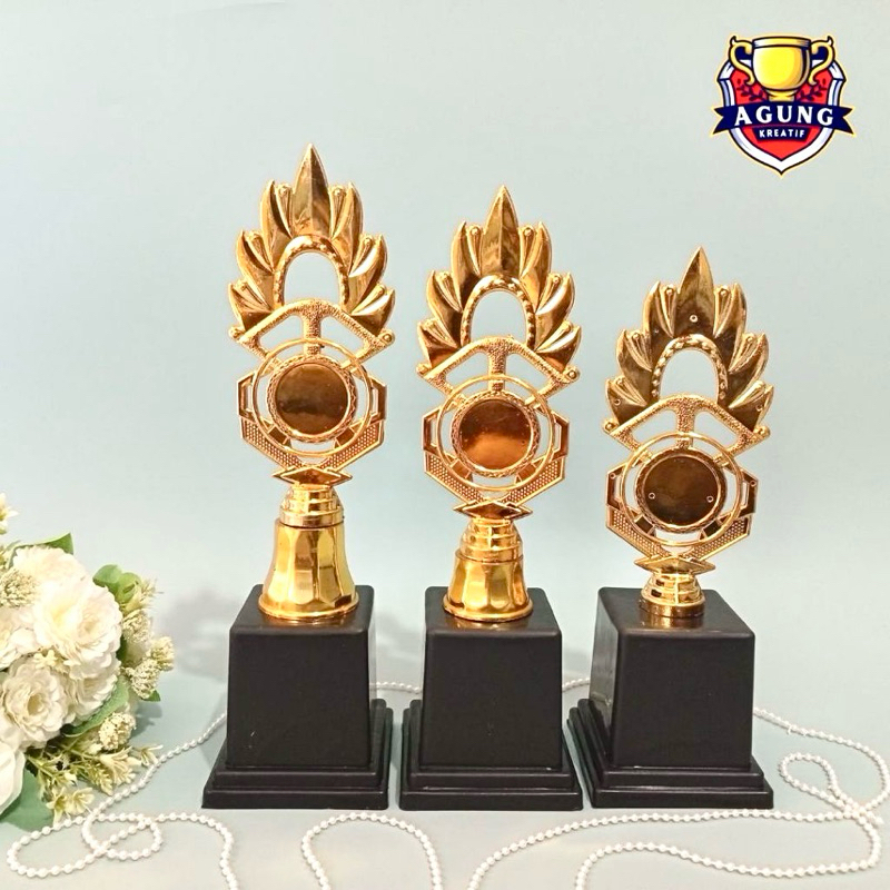Jual Piala 1 Set Murah Tatakan Hitam Tinggi 30-35 cm | Shopee Indonesia