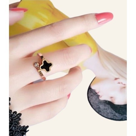 Jual La Clover -Xiera - Cincin Titanium Wanita Model Clover Hitam dan ...