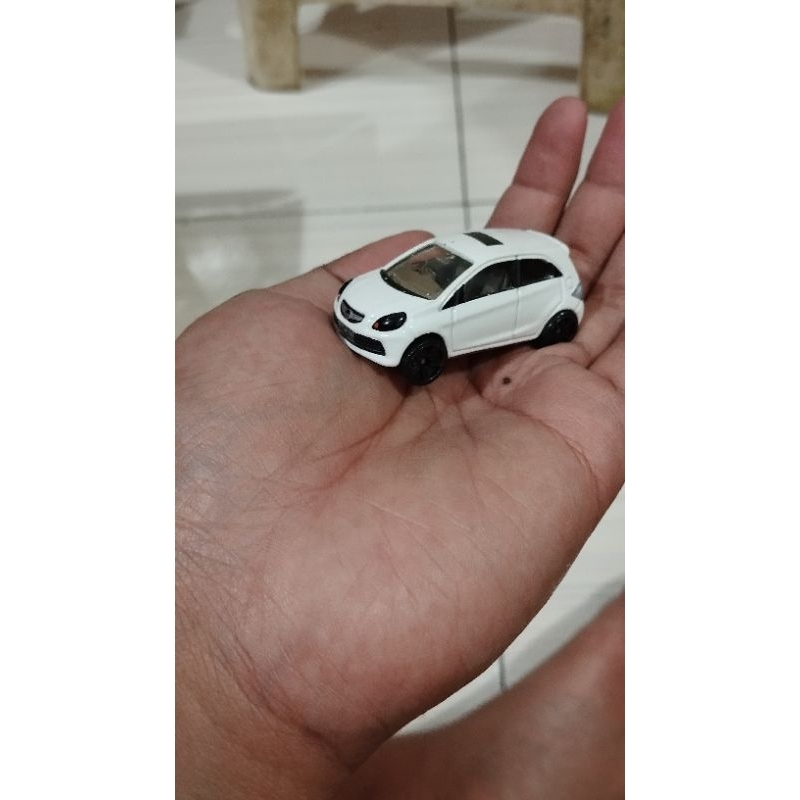 Jual miniatur honda brio satya diecast honda brio satya tomica brio ...