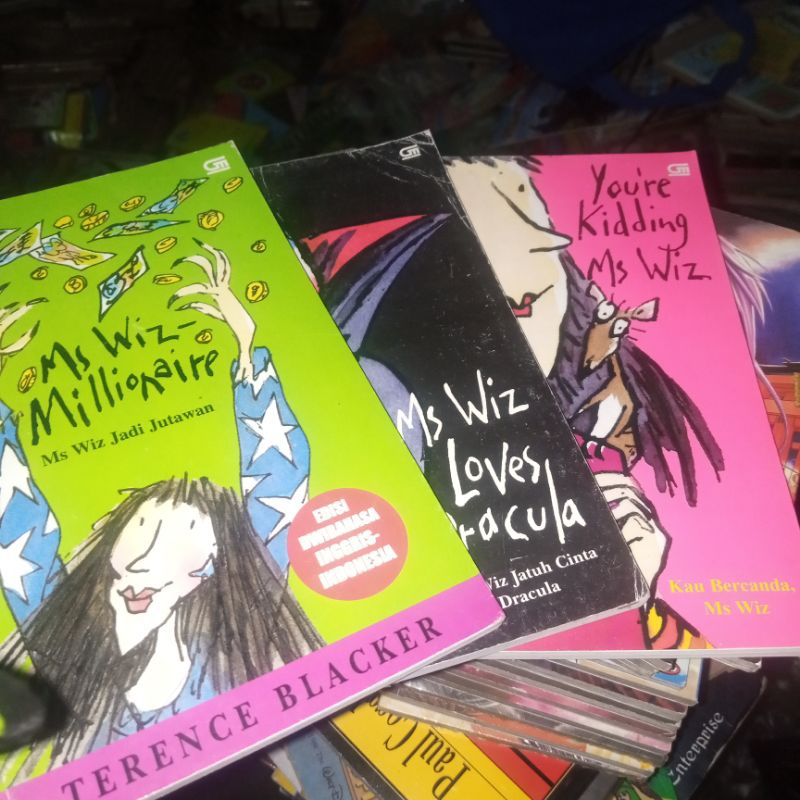 Jual serial Ms Wiz/Terence Blacker, edisi bilingual | Shopee Indonesia