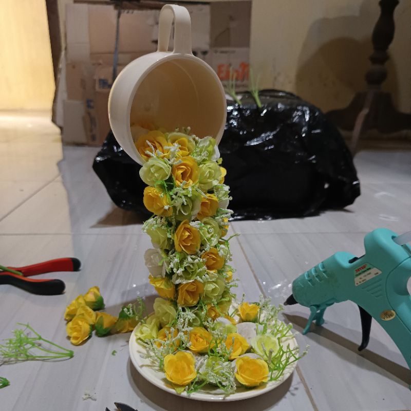Jual Hiasan Meja/hiasan ruangan/Cangkir tumpah bunga/cangkir bunga ...