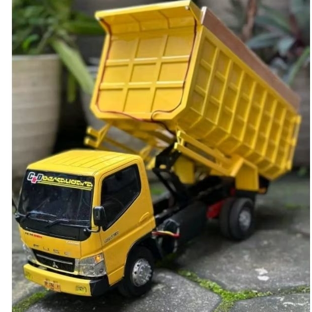 Jual Miniatur dumptruk kuning bisa jungkit bak dan kabin pake variasi ...
