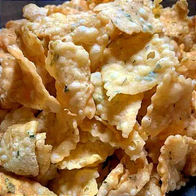 Jual Keripik Pangsit Bawang/Kue Bawang 500 gr | Shopee Indonesia