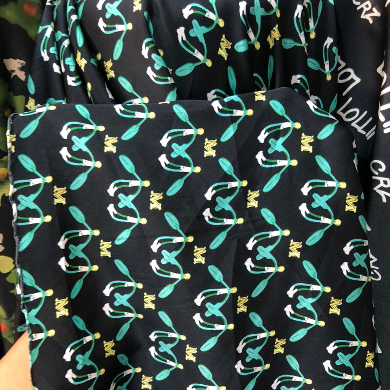 Jual kain satin silk motif - kain satin silk motif karakter - kain ...