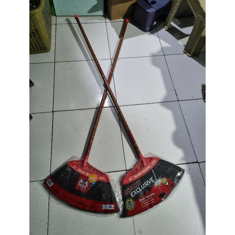 Jual Sapu lantai ijuk /victory 2 singa dan sapu factory exclusive | Shopee Indonesia