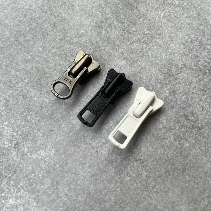 Jual Zipper Head / Kepala Resleting Vislon (Gigi Kasar) YKK No. 8 @harga/pcs. Warna Hitam, Putih ...