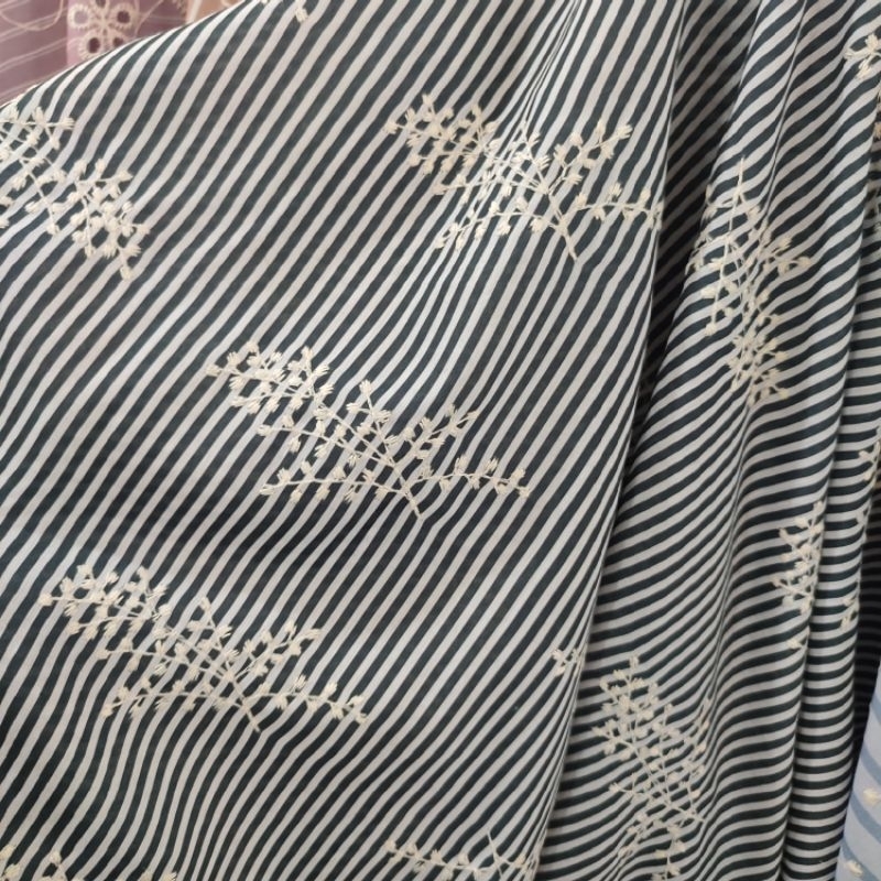 Jual kain katun bordir motif embos - kain katbol - kain emboiredery ...