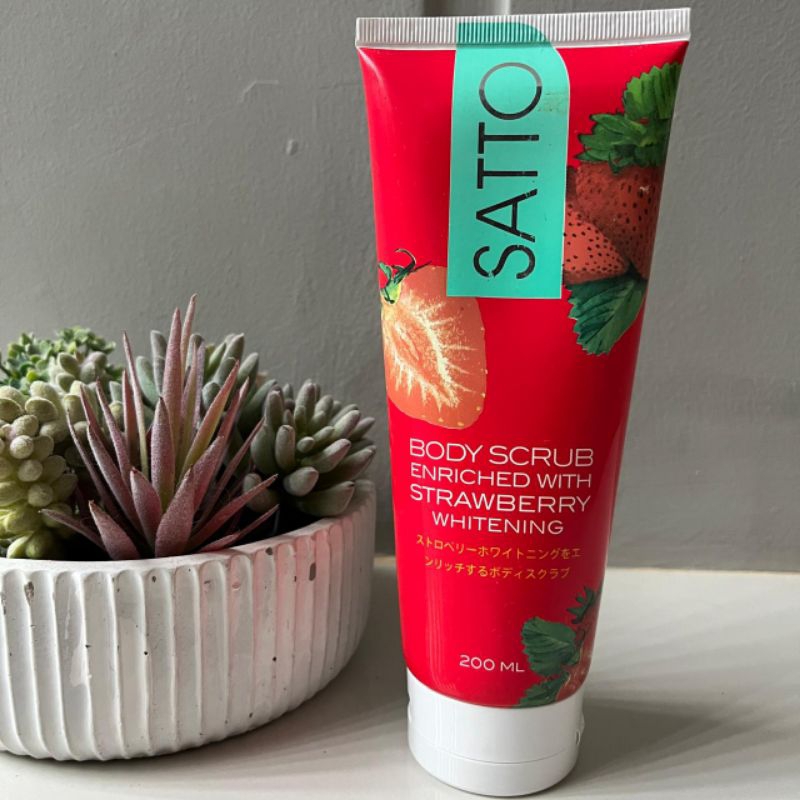 Jual SATTO BODY SCRUB ENRICHED WITH STRAWBERRY WHITENING ORIGINAL ...