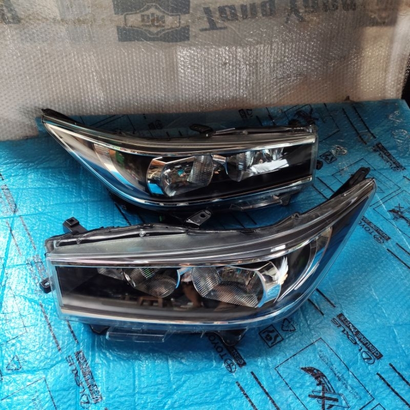Jual Headlamp Lampu Depan Innova Reborn tipe G 2016/2018/2022 original ...